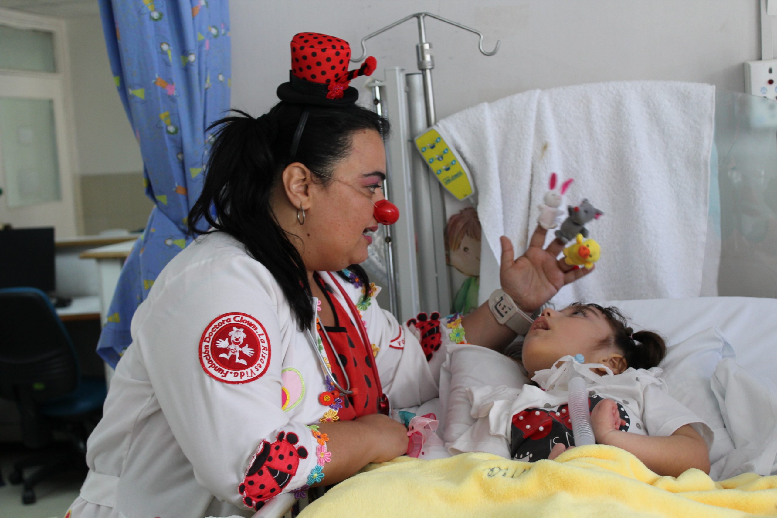 ¿Cómo funciona la Terapia Clown? - Revista Compensar